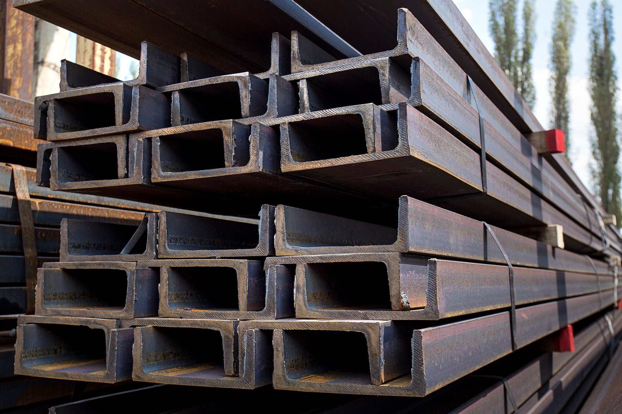 Vigas perfiles IPN y UPN – Alima Hierros